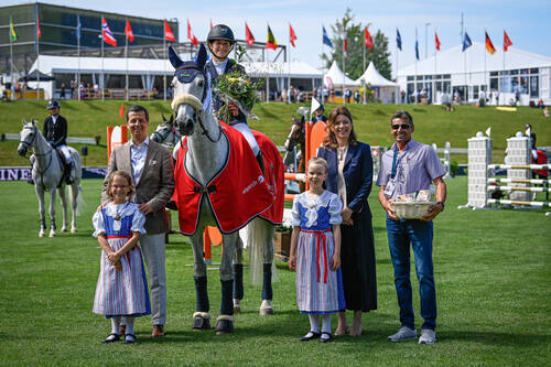 Siegmann and Straubinger first winners